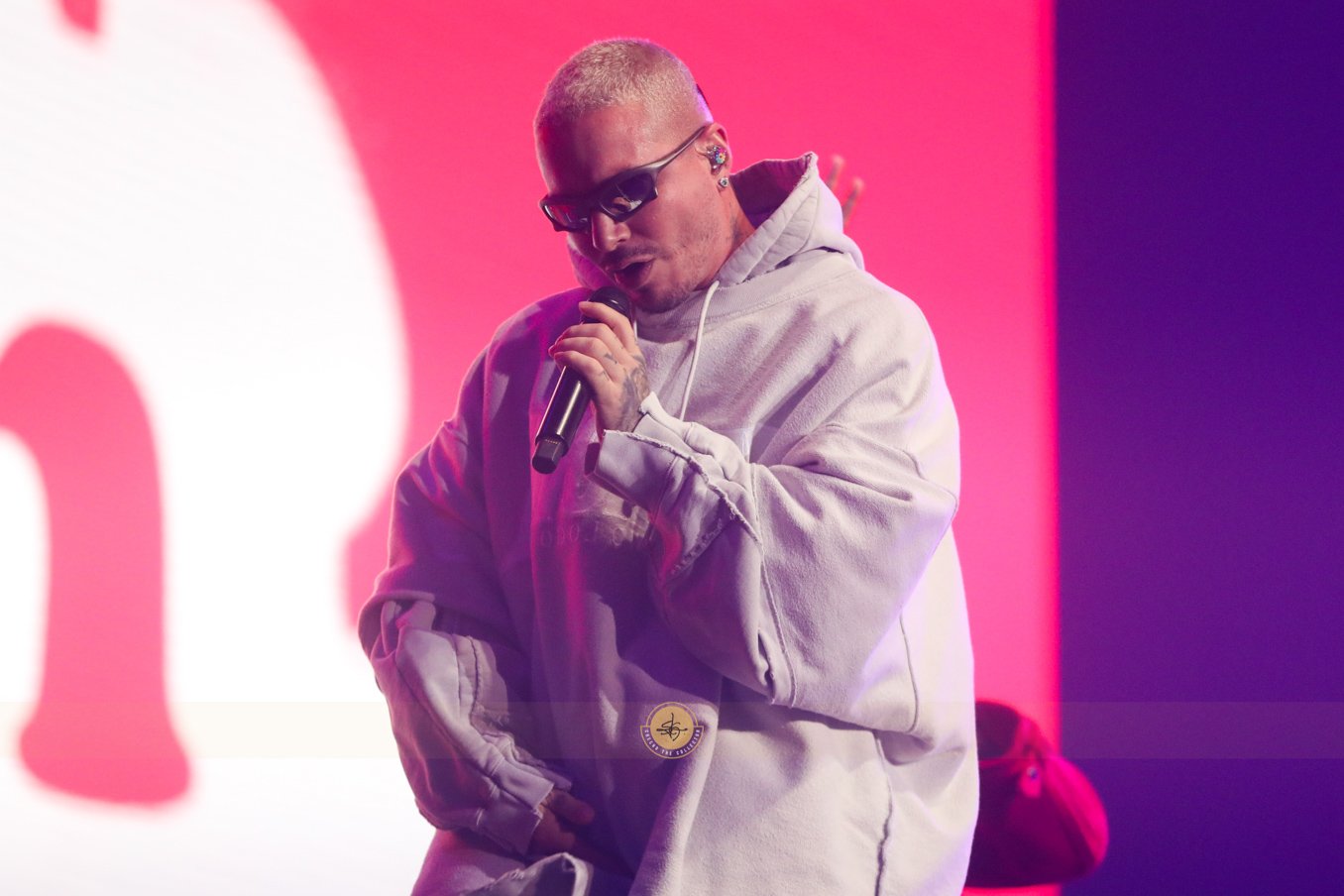 J Balvin presenta ‘Dientes’ en colaboración con Usher | setlist.cl